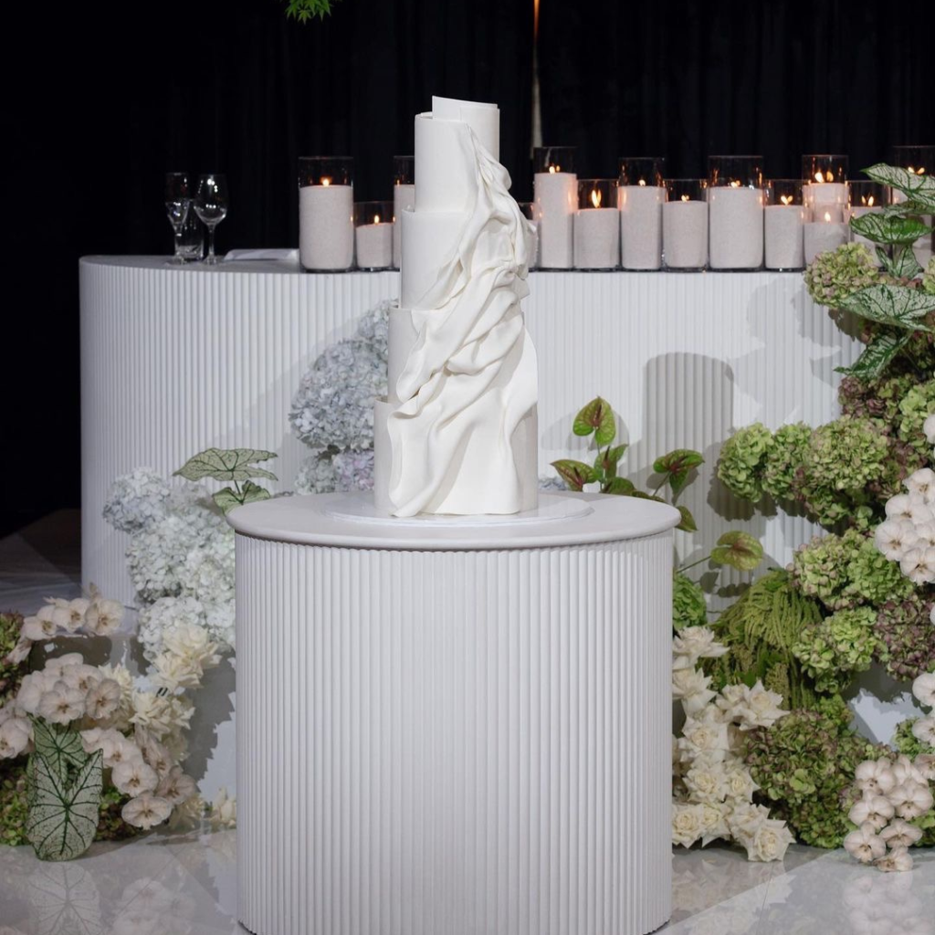 Ribbed Curved Bridal Table